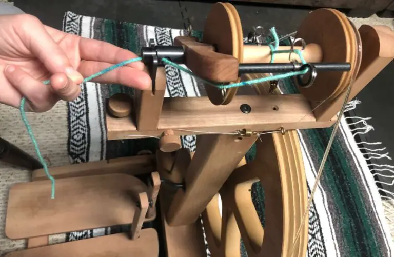 How to Use a Spinning Wheel (5 Simple Steps to Make Yarn) – Yarnhustler