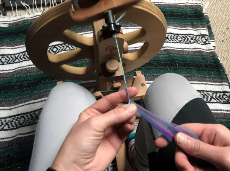 How to Use a Spinning Wheel (5 Simple Steps to Make Yarn) - Yarn Hustler