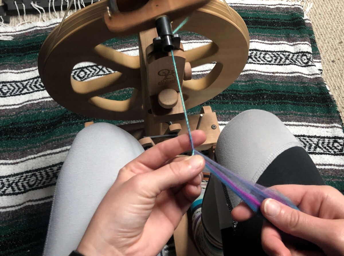 How to Use a Spinning Wheel (5 Simple Steps to Make Yarn) – Yarnhustler
