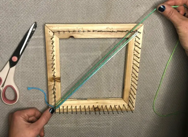 How to Make a Pin Loom: 5 Easy Pin Loom Projects – Yarnhustler