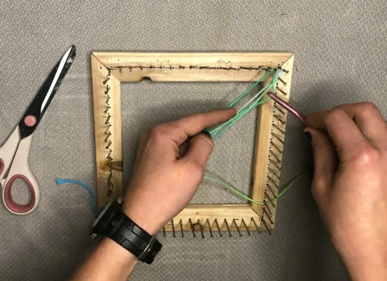 How to Make a Pin Loom: 5 Easy Pin Loom Projects – Yarnhustler