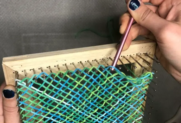 How to Make a Pin Loom: 5 Easy Pin Loom Projects – Yarnhustler