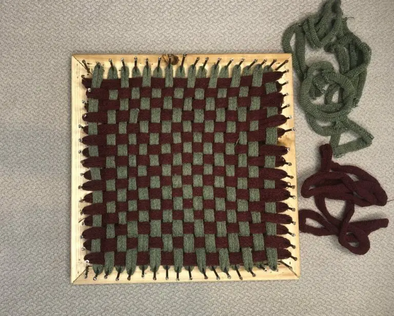 How to Make a Potholder on a Loom: DIY Weaving Potholders – Yarnhustler