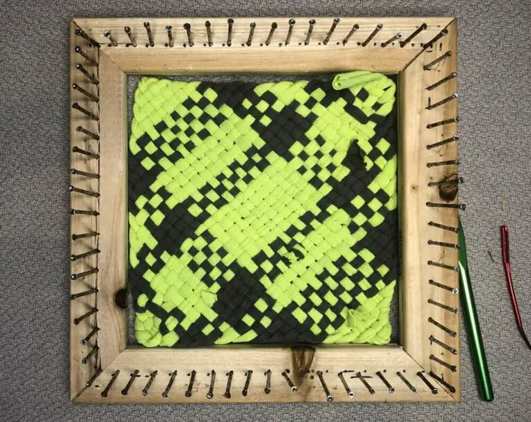 How to Make a Potholder on a Loom: DIY Weaving Potholders – Yarnhustler