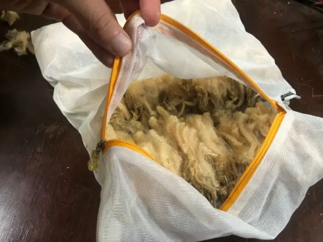 How to Clean Raw Wool and 5 Tips to Prevent Felting – Yarnhustler